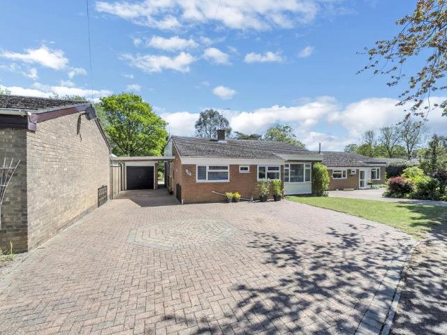 4 bedroom detached bungalow for sale