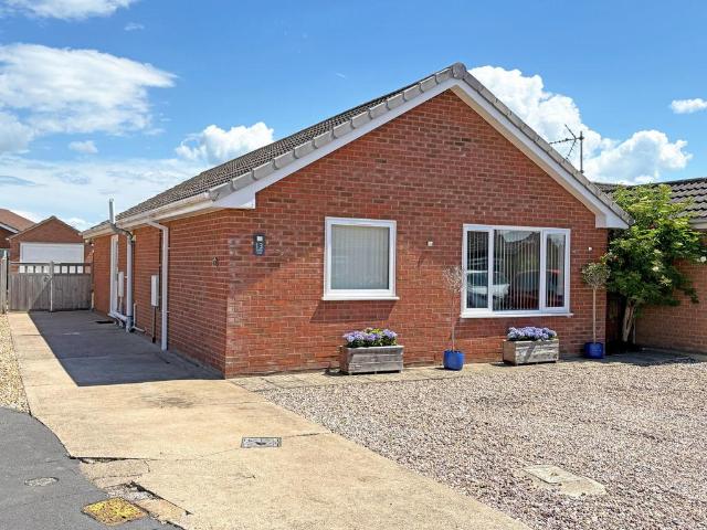 4 bedroom detached bungalow for sale