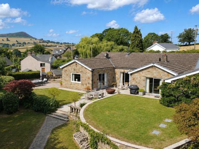 4 bedroom detached bungalow for sale