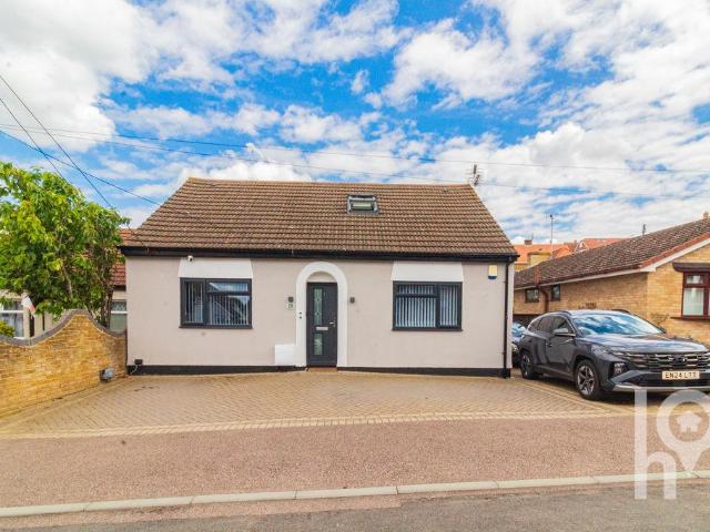 4 bedroom detached bungalow for sale