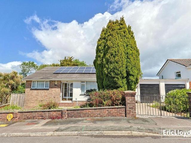 4 bedroom detached bungalow for sale