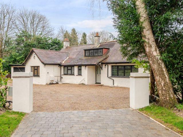 4 bedroom detached bungalow for sale