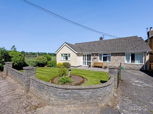 4 bedroom detached bungalow for sale