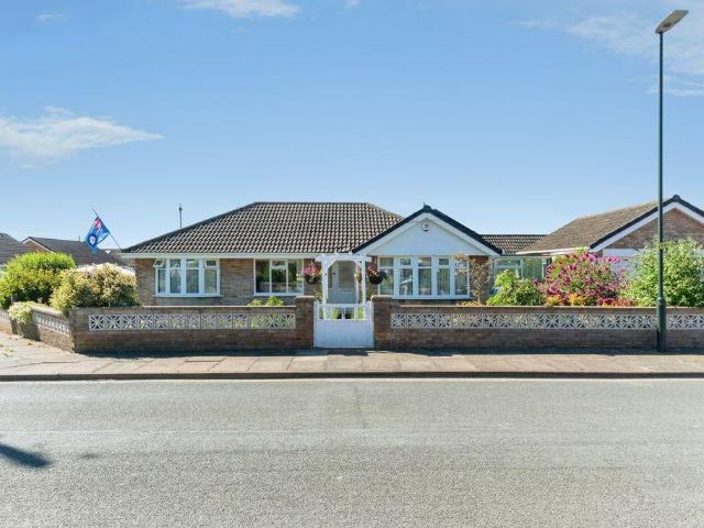 4 bedroom detached bungalow for sale