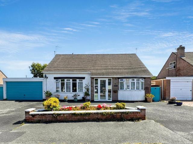 4 bedroom detached bungalow for sale