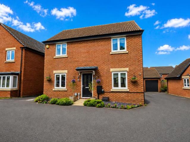 4 bedroom detached bungalow for sale