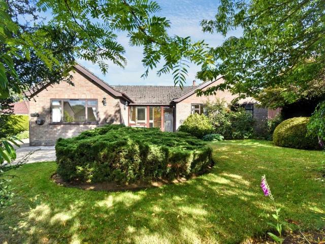 4 bedroom detached bungalow for sale