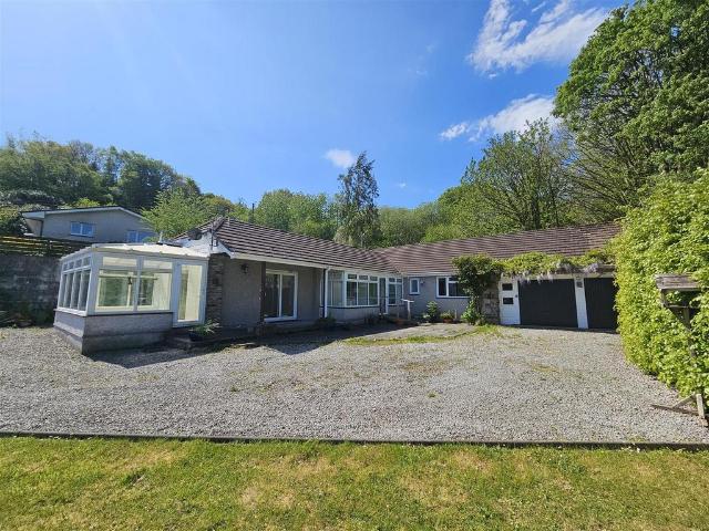 4 bedroom detached bungalow for sale