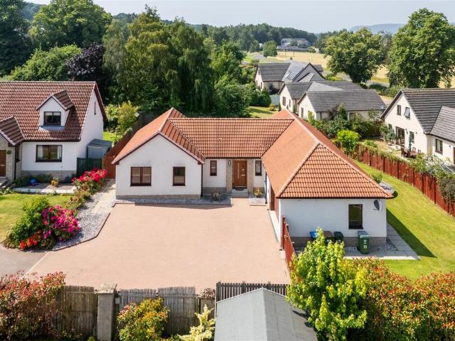 4 bedroom detached bungalow for sale