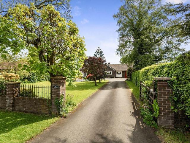4 bedroom detached bungalow for sale