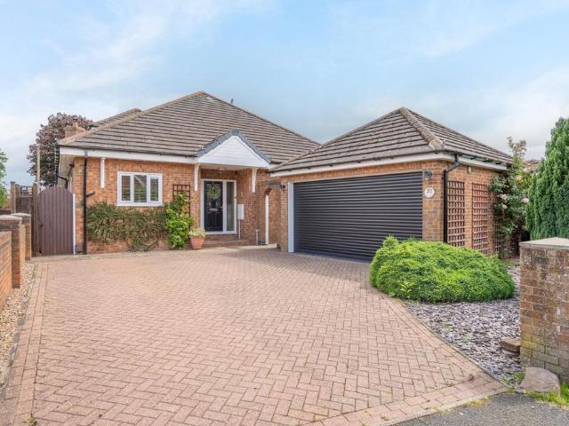 4 bedroom detached bungalow for sale