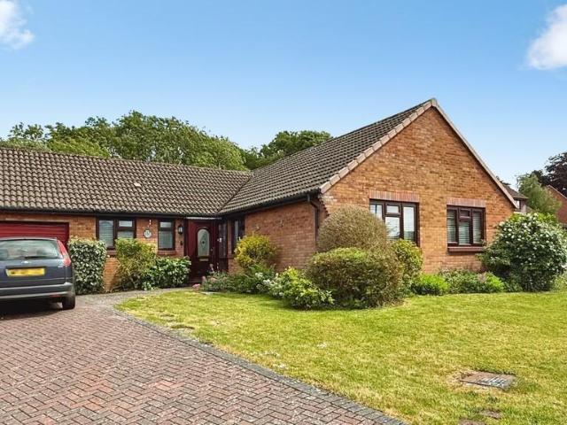 4 bedroom detached bungalow for sale