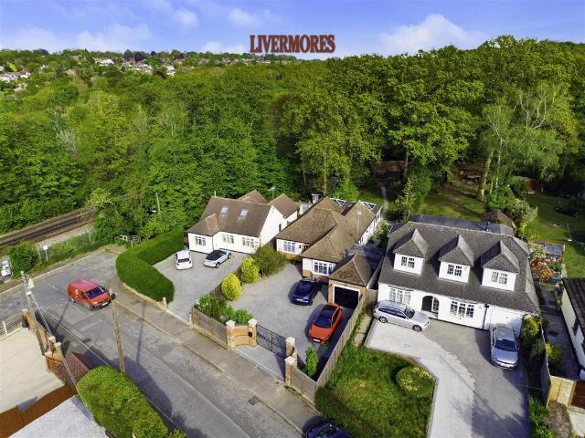 4 bedroom detached bungalow for sale