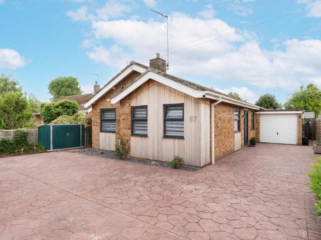 4 bedroom detached bungalow for sale