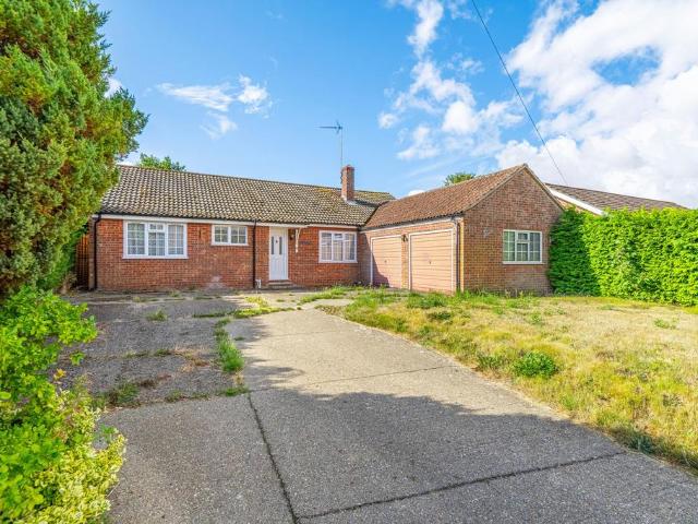 4 bedroom detached bungalow for sale