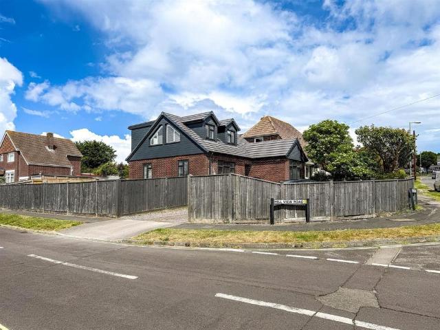 4 bedroom detached bungalow for sale