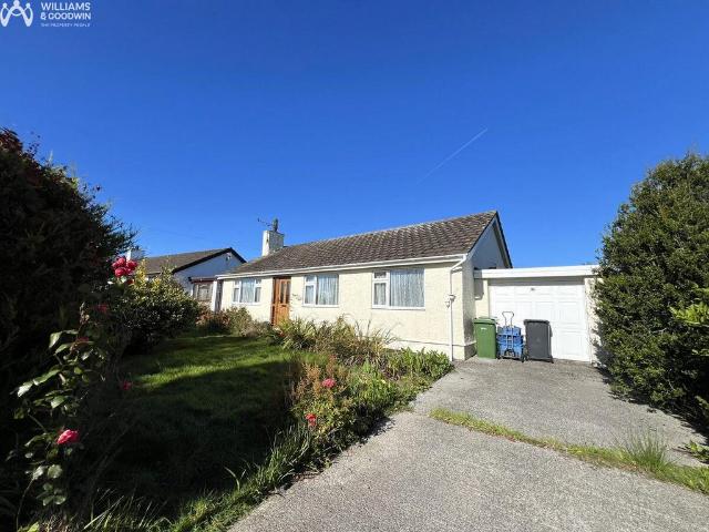 4 bedroom detached bungalow for sale