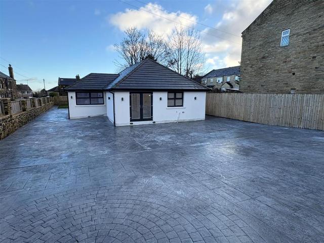 4 bedroom detached bungalow for sale