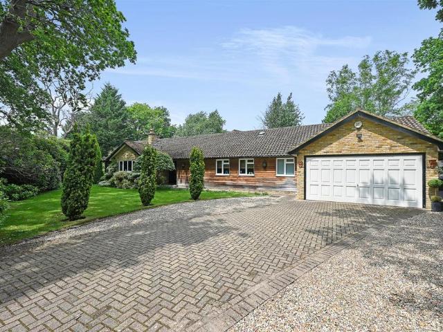 4 bedroom detached bungalow for sale