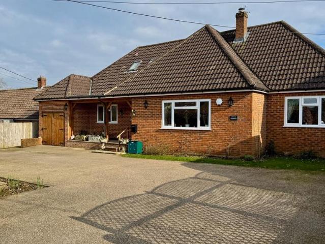 4 bedroom detached bungalow for sale