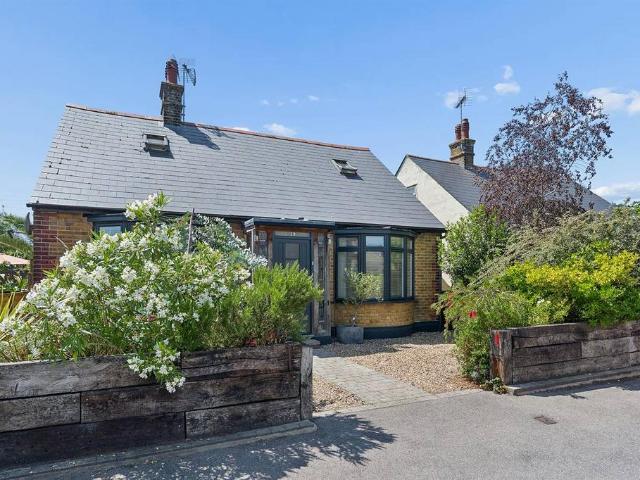 4 bedroom detached bungalow for sale