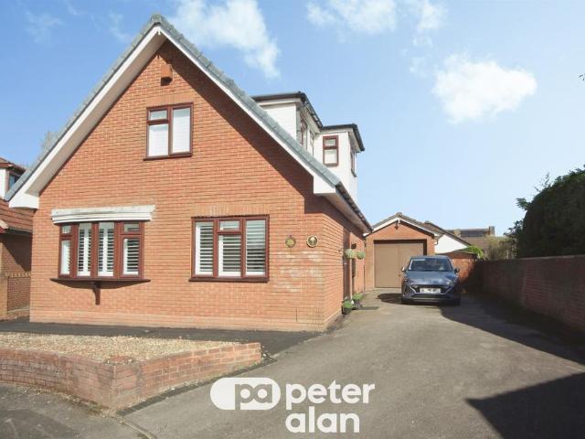 4 bedroom detached bungalow for sale