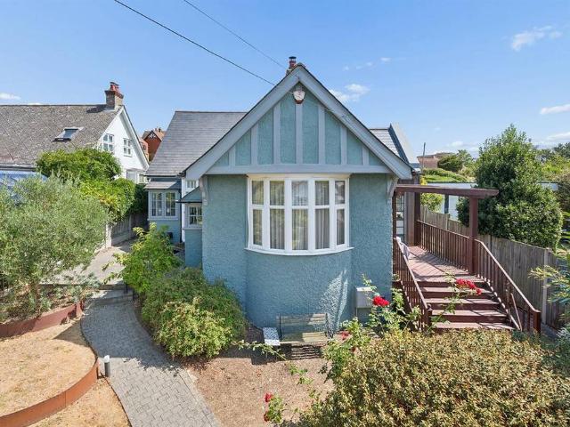 4 bedroom detached bungalow for sale