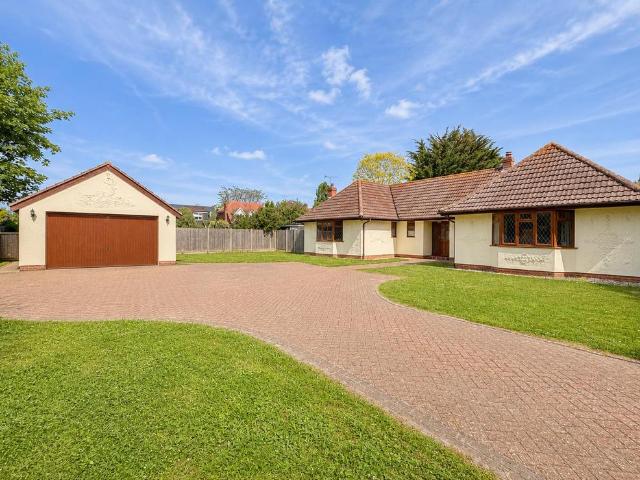 4 bedroom detached bungalow for sale