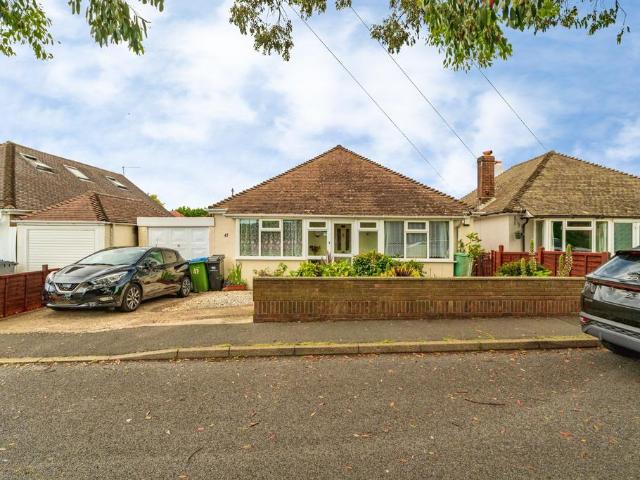 4 bedroom detached bungalow for sale