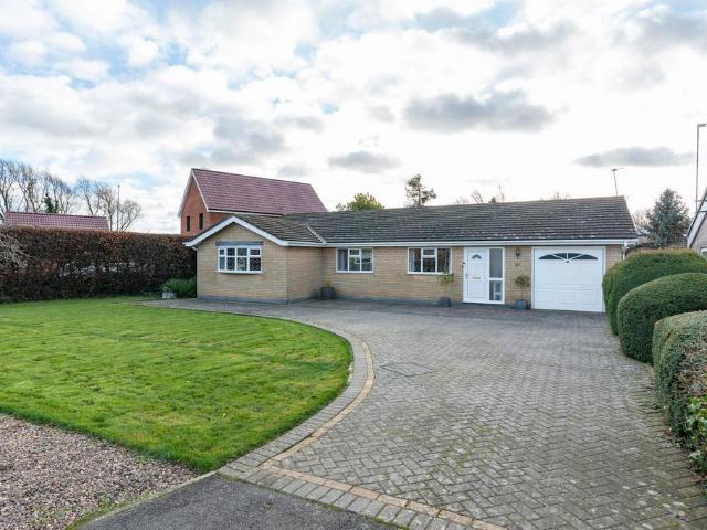 4 bedroom detached bungalow for sale