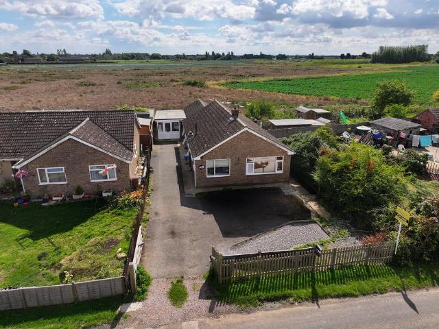 4 bedroom detached bungalow for sale