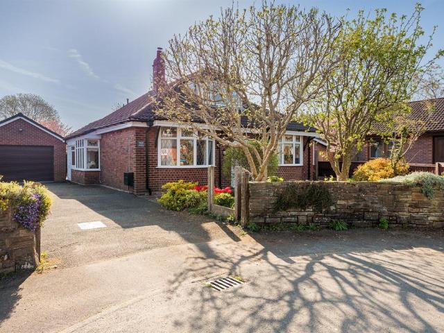 4 bedroom detached bungalow for sale