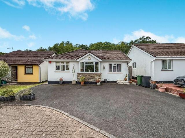 4 bedroom detached bungalow for sale