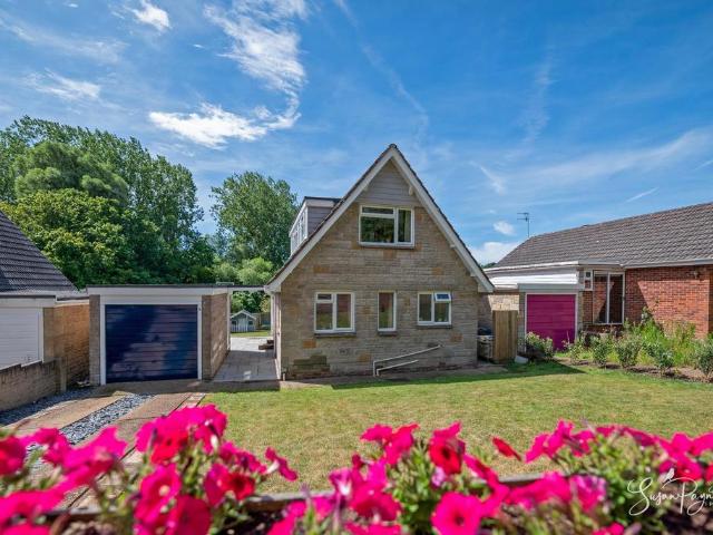4 bedroom detached bungalow for sale