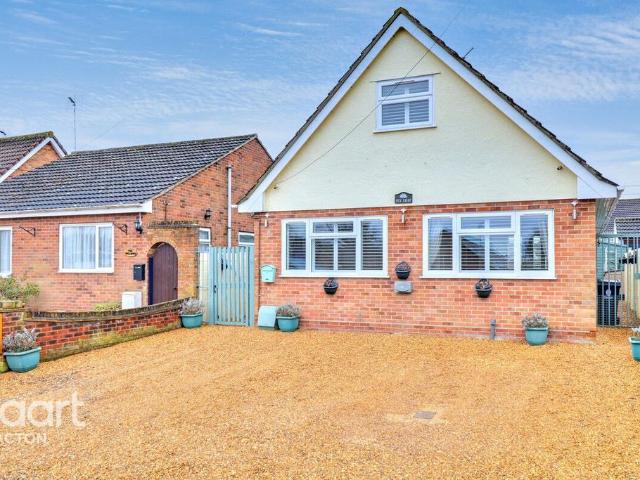 4 bedroom detached bungalow for sale