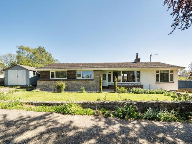 4 bedroom detached bungalow for sale