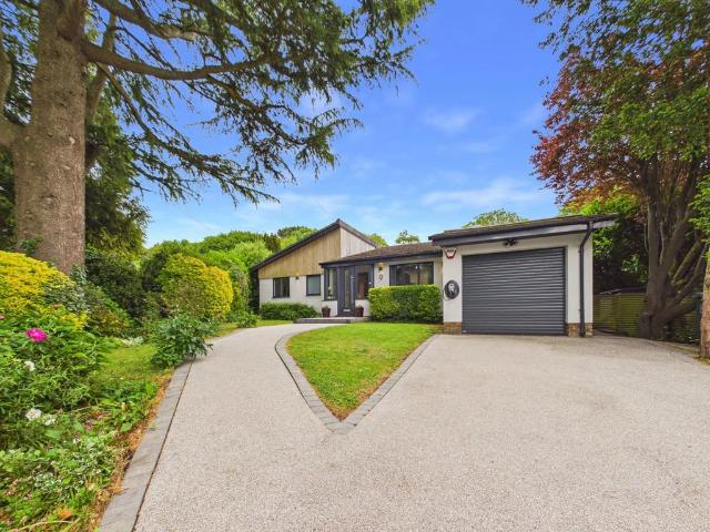 4 bedroom detached bungalow for sale