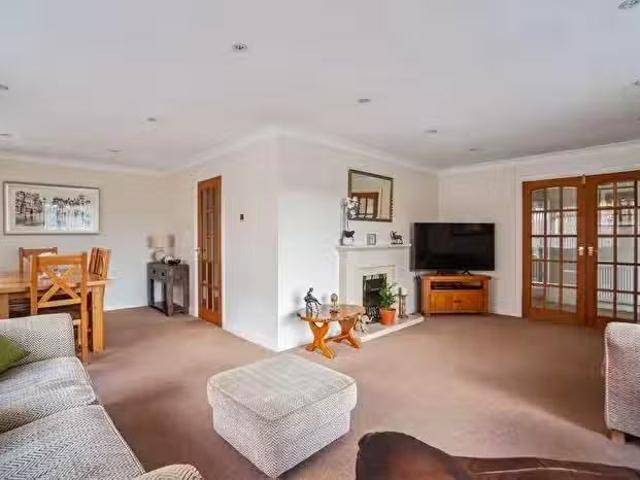 4 Bedroom Detached Bungalow For Sale In Coach Ride, Marlow, SL7