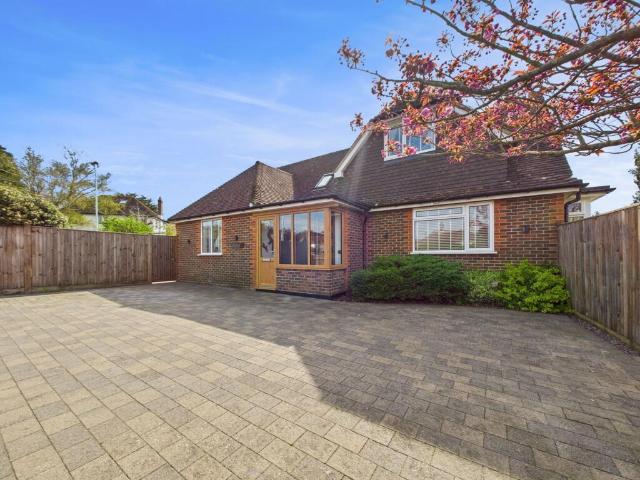 4 bedroom detached bungalow for sale in Cissbury Avenue, Findon Valley, Worthing BN14 0DN, BN14