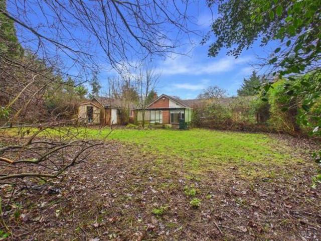 4 bedroom detached bungalow for sale in Cliff Drive, Hessle, HU13