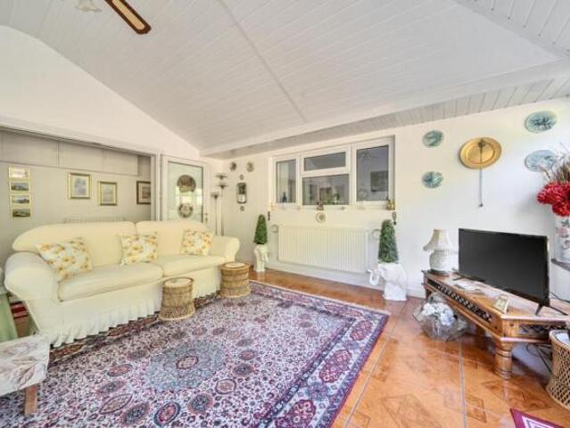4 bedroom detached bungalow for sale in Arlington Drive, Nottingham, Nottinghamshire, NG3