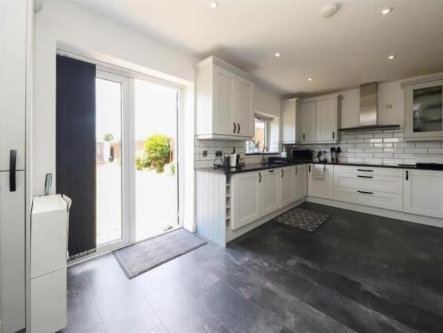 4 bedroom detached house for sale in Bourn Avenue, Hillingdon, UB8