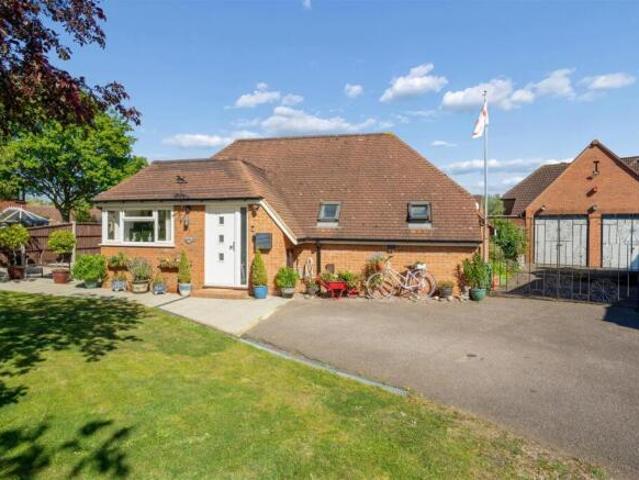 4 bedroom detached bungalow for sale in Bernay Gardens, Bolbeck Park, Milton Keynes, MK15