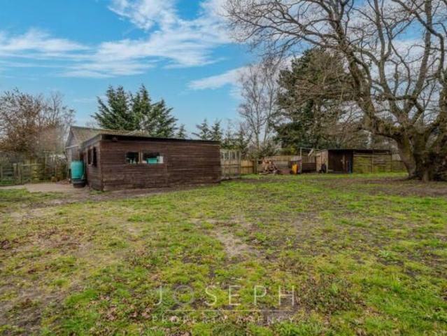 4 bedroom detached bungalow for sale in Bixley Road, Ipswich, IP3