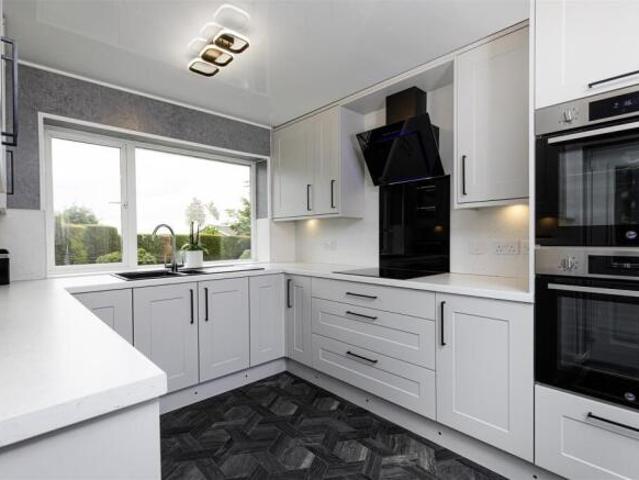 4 bedroom detached bungalow for sale in Delves Wood Road, Beaumont Park, Huddersfield, HD4