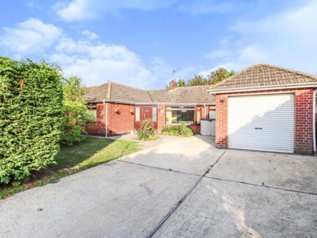 4 bedroom detached bungalow for sale in Hollywell Road, Lincoln, LN5