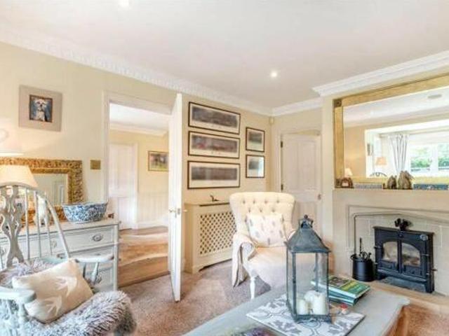 4 Bedroom Detached Bungalow For Sale In London