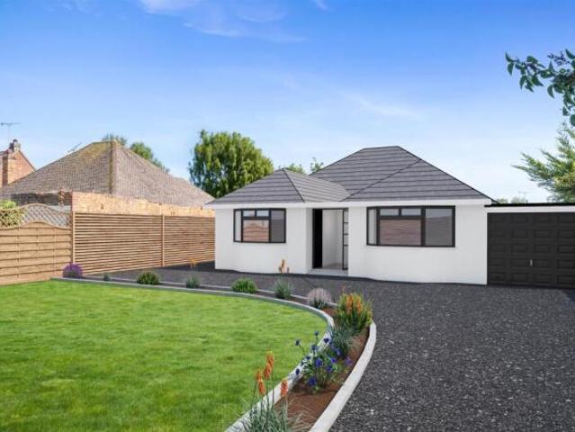 4 bedroom detached bungalow for sale in Littlehampton Road, Ferring, Worthing, BN12