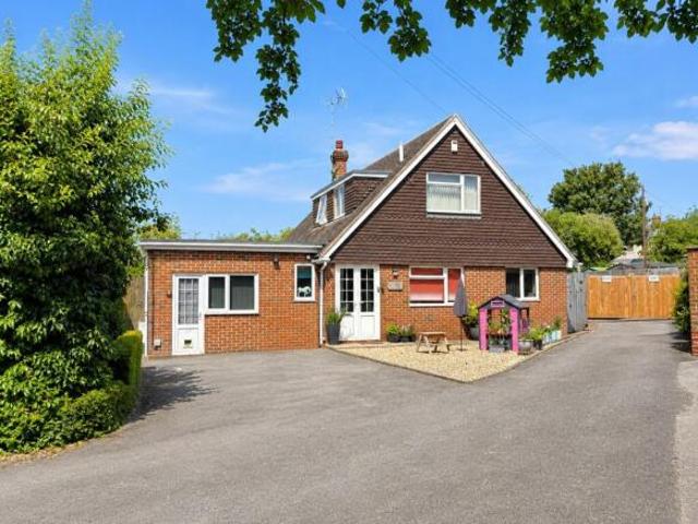4 bedroom detached bungalow for sale in Liddington Street, Swindon, SN2