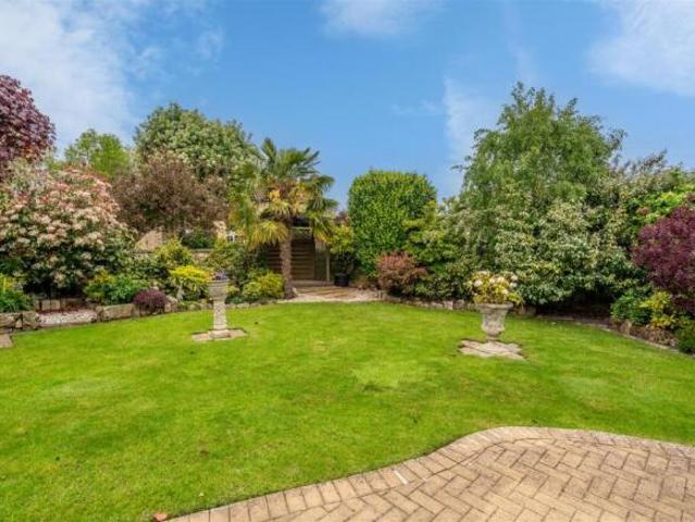 4 bedroom detached bungalow for sale in Milnthorpe Gardens, Bramham, Wetherby, LS23